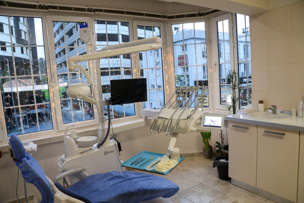 Teeth Whitening Nicosia from 220 EUR – Safe & Professional Dental Whitening